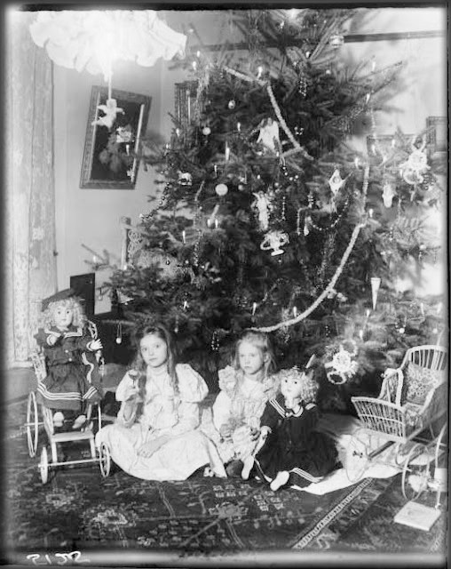 Victorian Photos Illuminate Holidays - Racing Nellie Bly