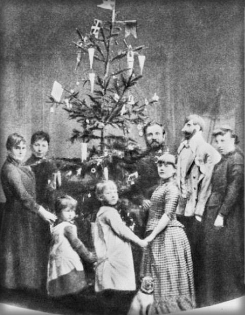 Victorian Photos Illuminate Holidays - Racing Nellie Bly