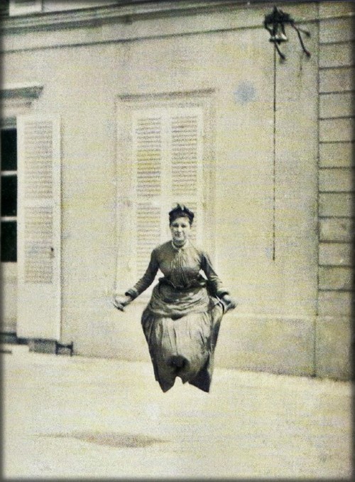 Jump Photography Caught Surprising Victorian Subjects - Racing Nellie Bly